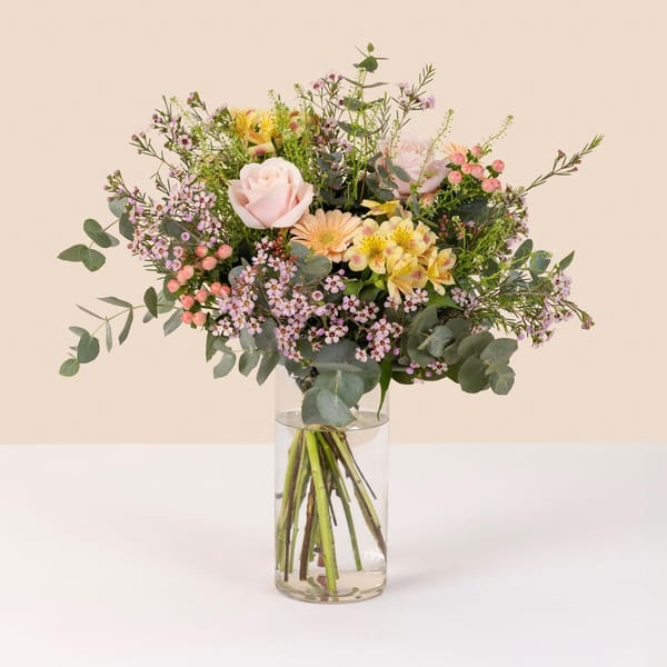 Feliz Aniversario - Happy Birthday: Order Flowers Online | Interflora ...