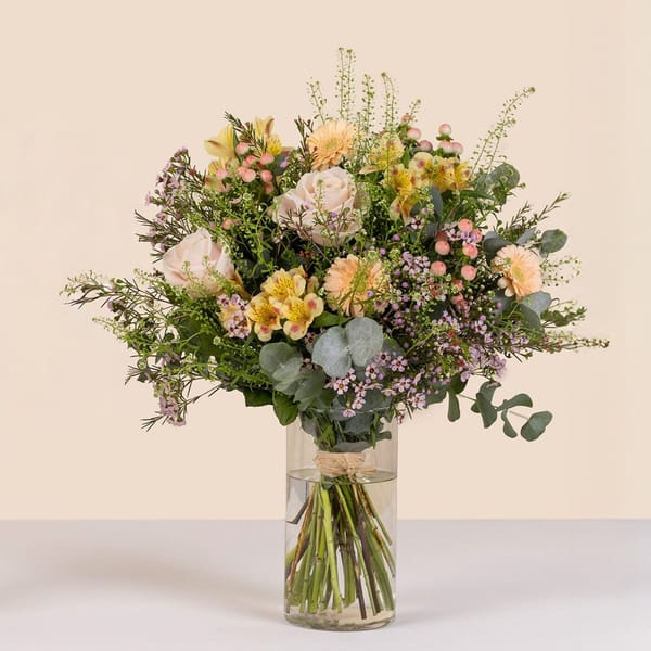 Feliz Aniversario - Happy Birthday: Order Flowers Online | Interflora ...