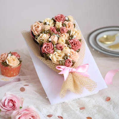 Peach Buttercream Cupcakes Bouquet: Order Flowers Online | Interflora India